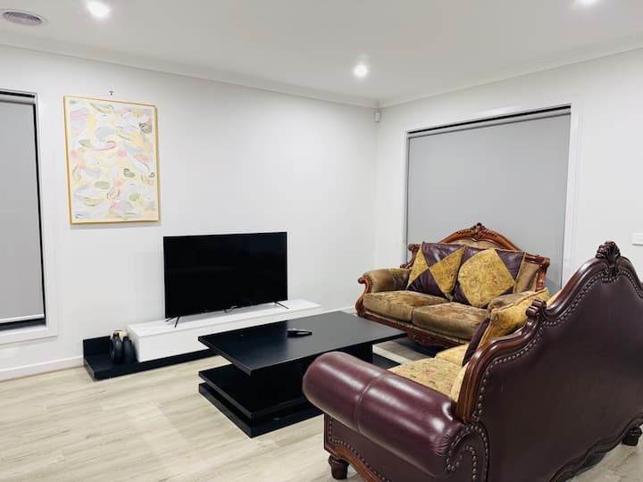 20%off Monthly Gosfield Dr 4b Family Getaway - Werribee