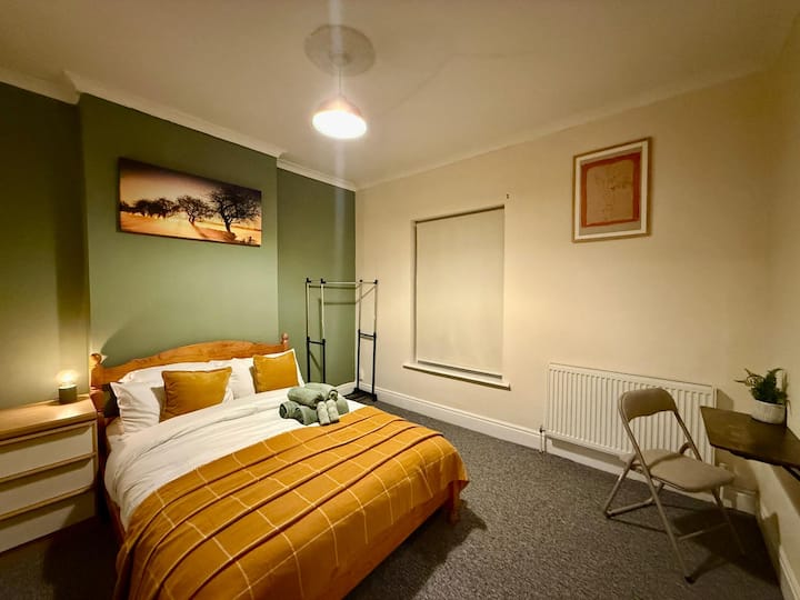 Long Eaton Contractor-ready Home | Train Station - East Midlands Airport (EMA)