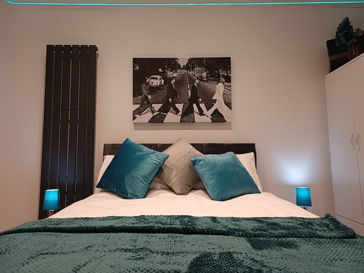 Lennon And Mccartney Suite, Sgt Pepper Guesthouse - Liverpool