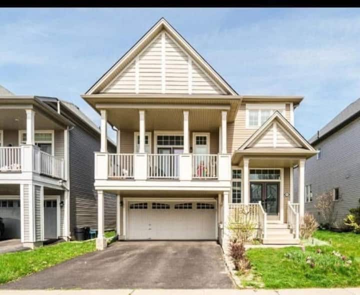 Cozy Room B - In A Quiet Family Home. - Brantford