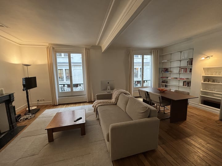 Classic & Spacious 57m Flat Near République - Porte d'Ivry