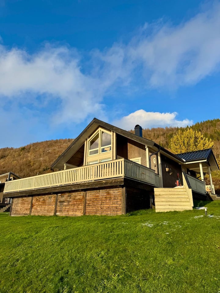 Villa Sjøsiden, Seaside Mountain Retreat - Norvège