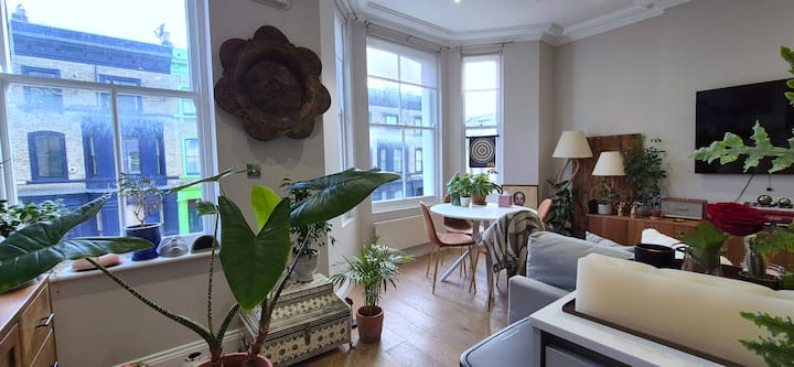 Stylish Notting Hill Dream Home On Iconic Road - London