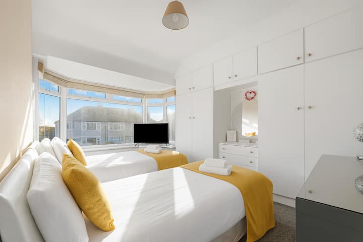Spacious 3br Home Near London | Sleeps 7 - Hounslow