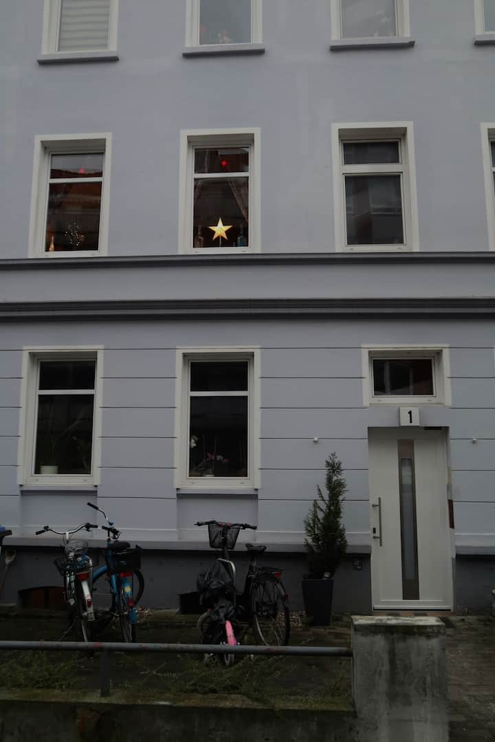 Zentral Zwischen Bahnhof, Holstentor Und Altstadt. - 呂貝克