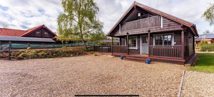 Norfolk Lodge With Hot Tub - Norfolk
