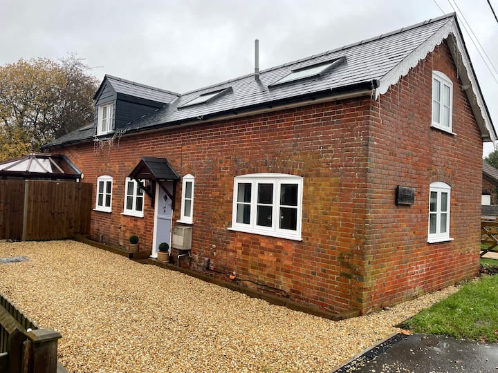 Charming Cottage On The Edge Of The New Forest - 林德赫斯特