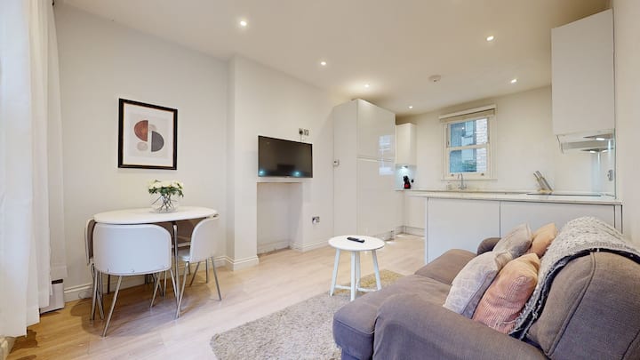 London 1 Bedroom Duplex - Barnes