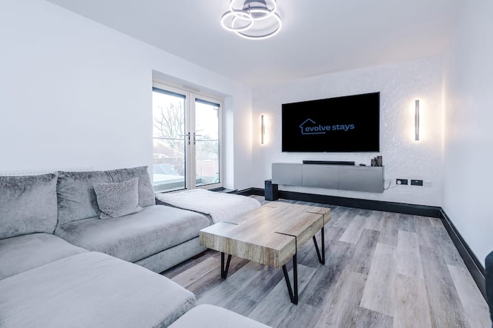 Driveway | Stunning 3bedroom Home In Preston - Preston