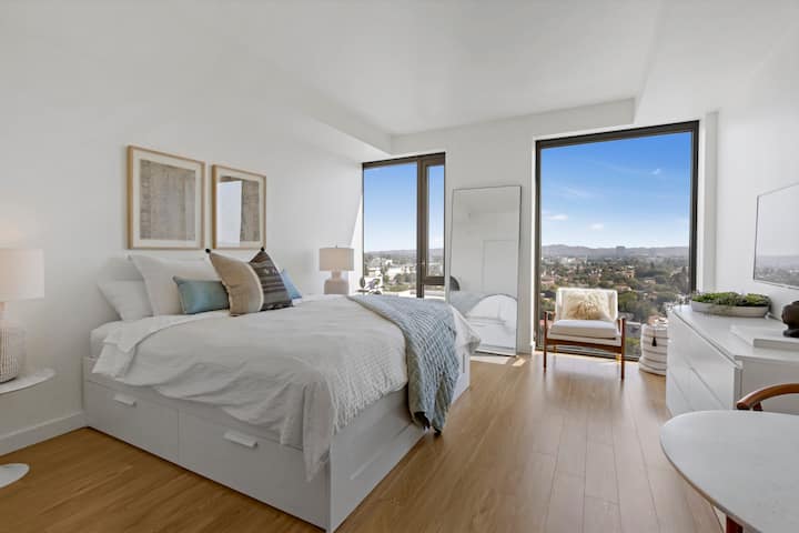 Bh Luxury | Stunning Views • Pool • Parking • Gym - Beverly Hills, CA