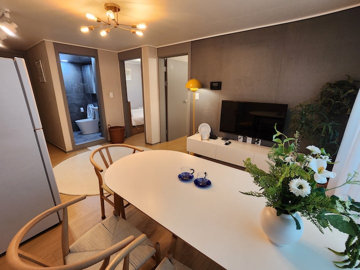 {우아한스테이}성심당롯데/용문역도보이용/주변맛집/ 넓은주차장/방2거실1/여성안심/2층/ - Daejeon