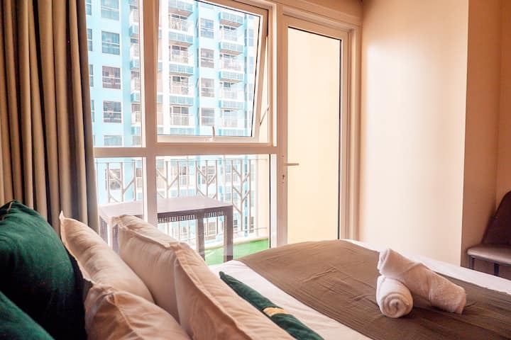 6BR VIP Luxury Combined Units Near Okada & NAIA - Flats for Rent in ...