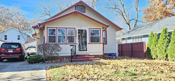 Enjoy A Beautiful Oak Park Home Built In 1929 - Des Moines, IA