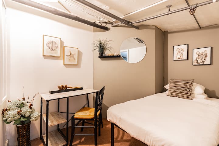 Capitol Hill Vintage 3br | Spacious & Central - Seattle, WA