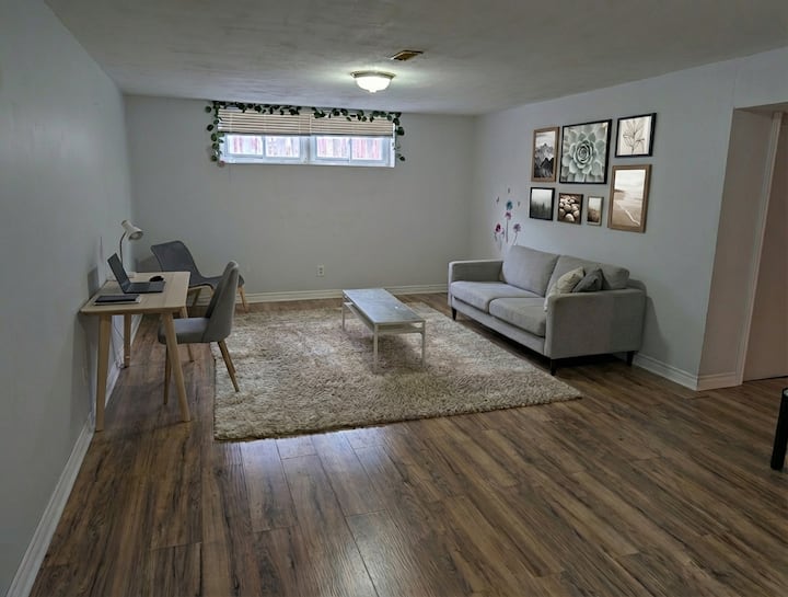 Spacious Basement Near Mohawk College And Hospital - 해밀턴