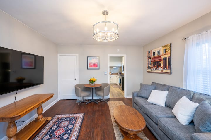 Renovated & Cozy Near Downtown W Garage + Basement - Indianapolis