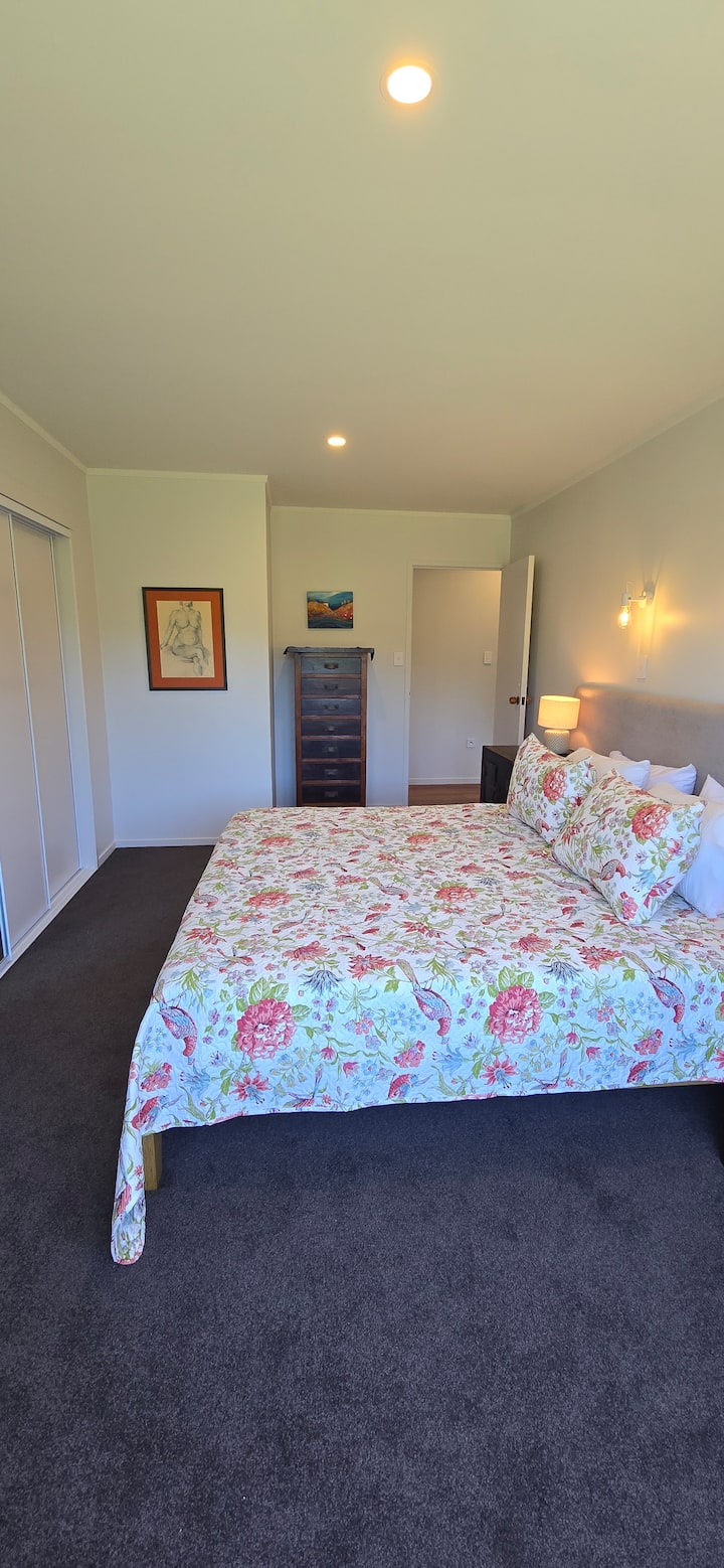 Bumble Bee Cottage on Riverview - Houses for Rent in Kerikeri ...