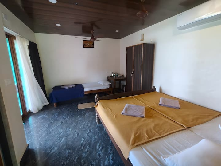 Cozinn B101  Kudle Beach View | 3 Standard Rooms - Gokarna
