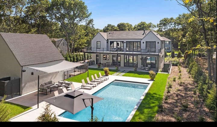 East Hamptons Modern 8 Bedroom New Construction - East Hampton, NY