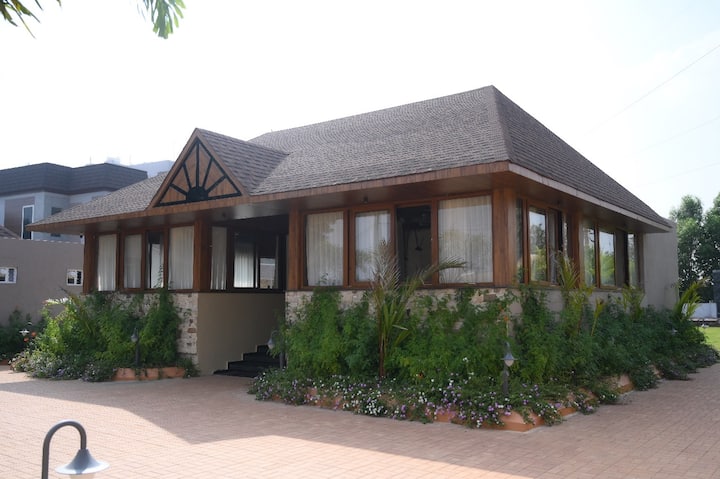 Shettar's Kusum Resort - Honeymoon Cottage - Badami