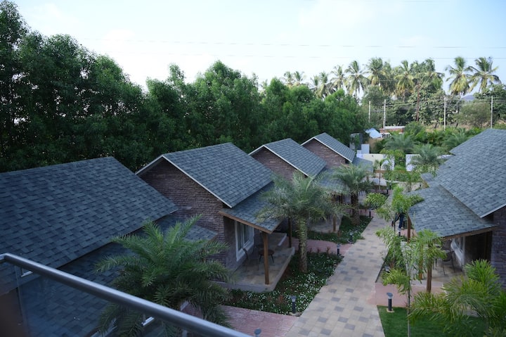 Shettar’s Kusum Resort- Deluxe Room - Badami