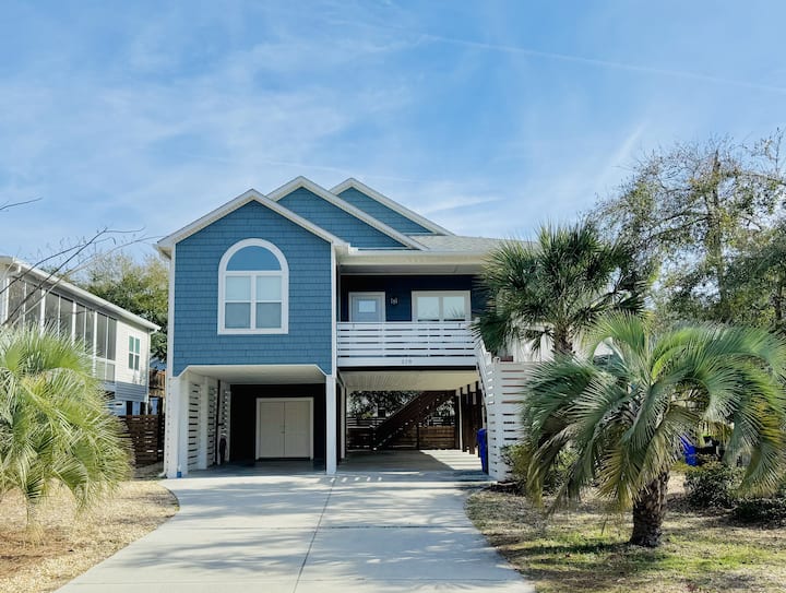 Walk To Beach House With Elevator - Oak Island, NC
