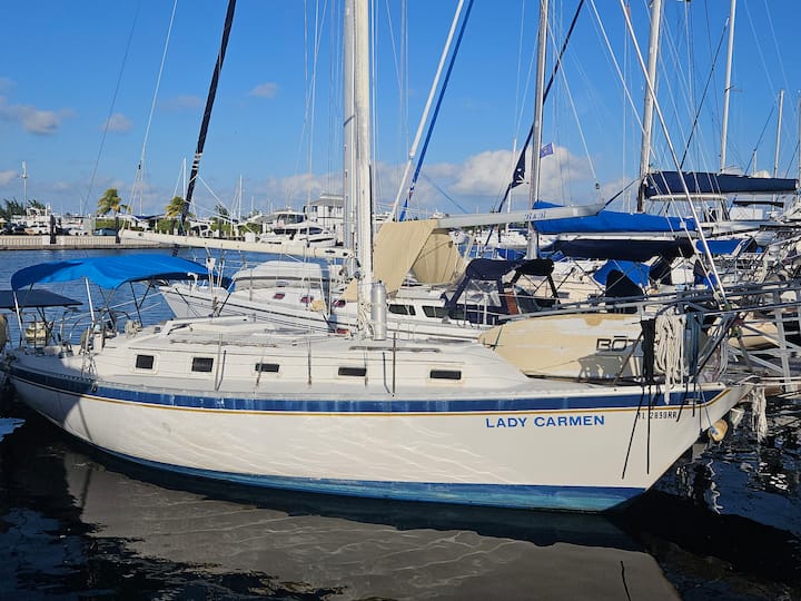 Cozy And Romantic Sailboat At The Perry Marina - Key West, FL
