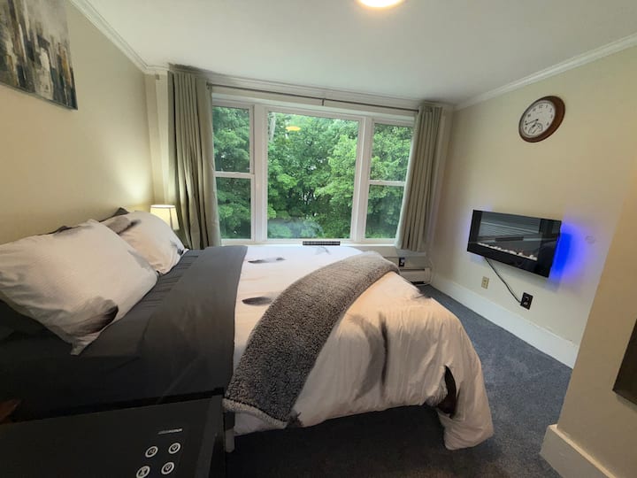 Cozy Mountain Escape With Wooded Views - Saranac Lake, NY