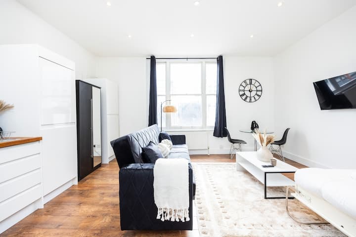 Large Studio Apartment In Chelsea - Sleeps 3 - Fulham