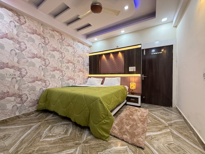 Homlee-kashi-2bhk-lift-parking-3.5km (Kv)temple - India
