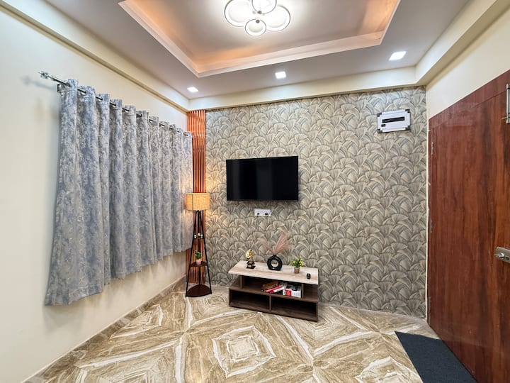 Homlee-kashi-2bhk-lift-parking-3.5km (Kv)temple - Varanasi