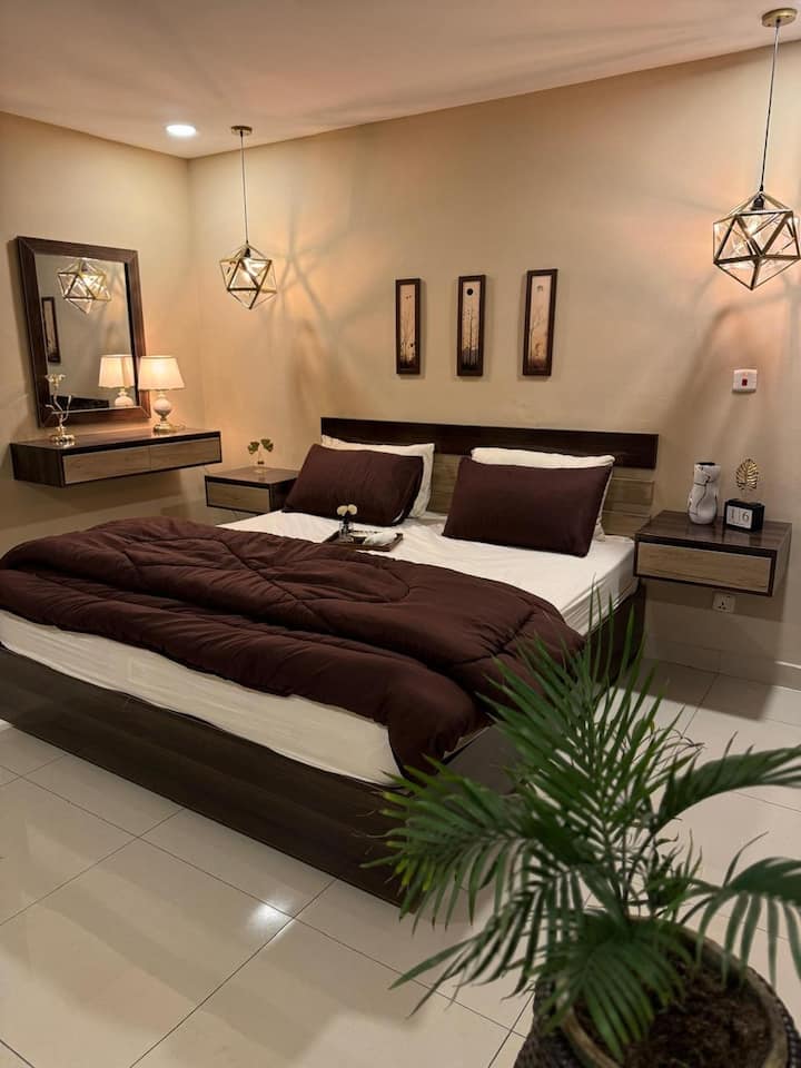 Elegant House With 6 Bed Rooms House In Bahria. - Lahore