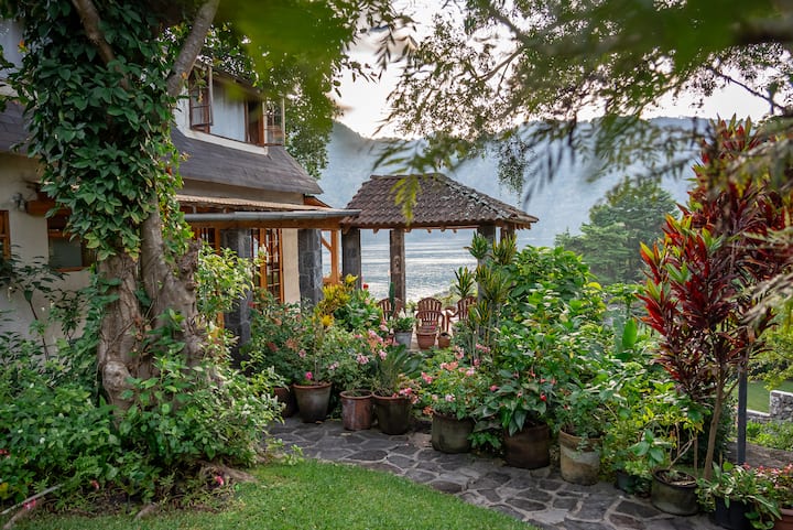 Cottage With A View Of Lake Atitlán - Guatemala