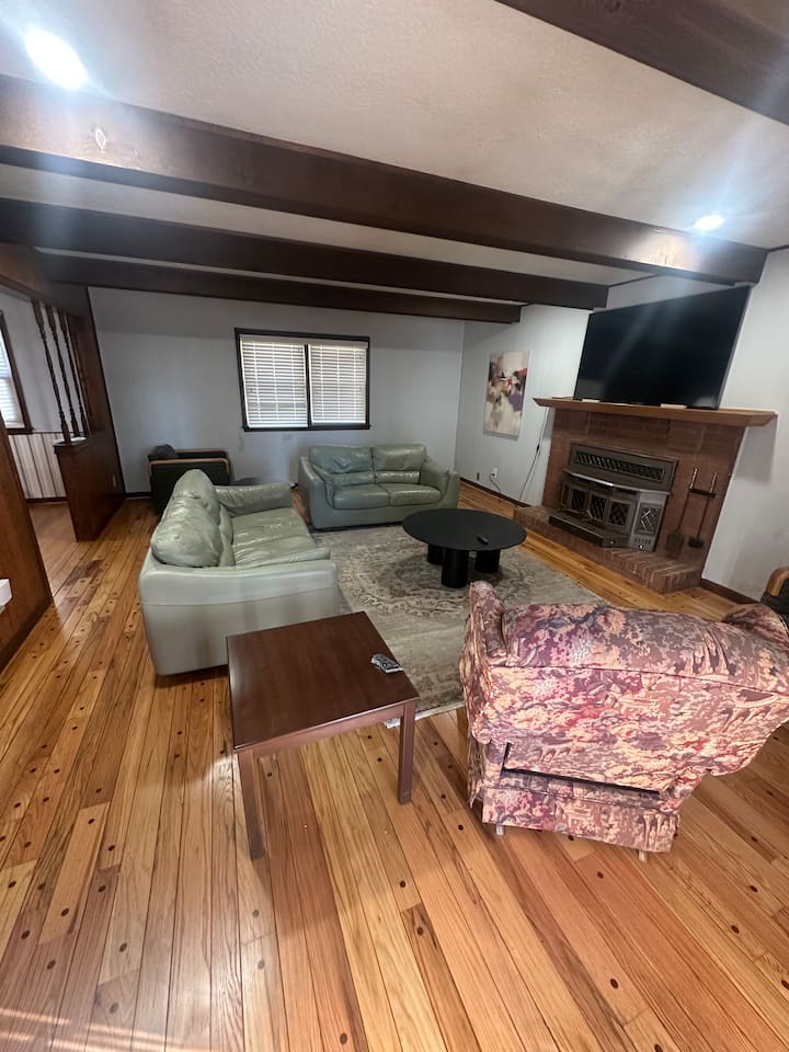 Quiet Neighborhood Fenced Yard With Bonus Rooms - Lee's Summit, MO
