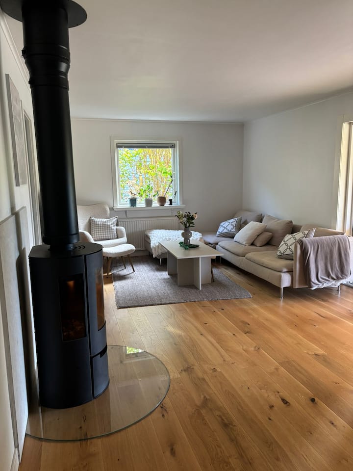 Family Home 10 Minutes To Train Station - Bro