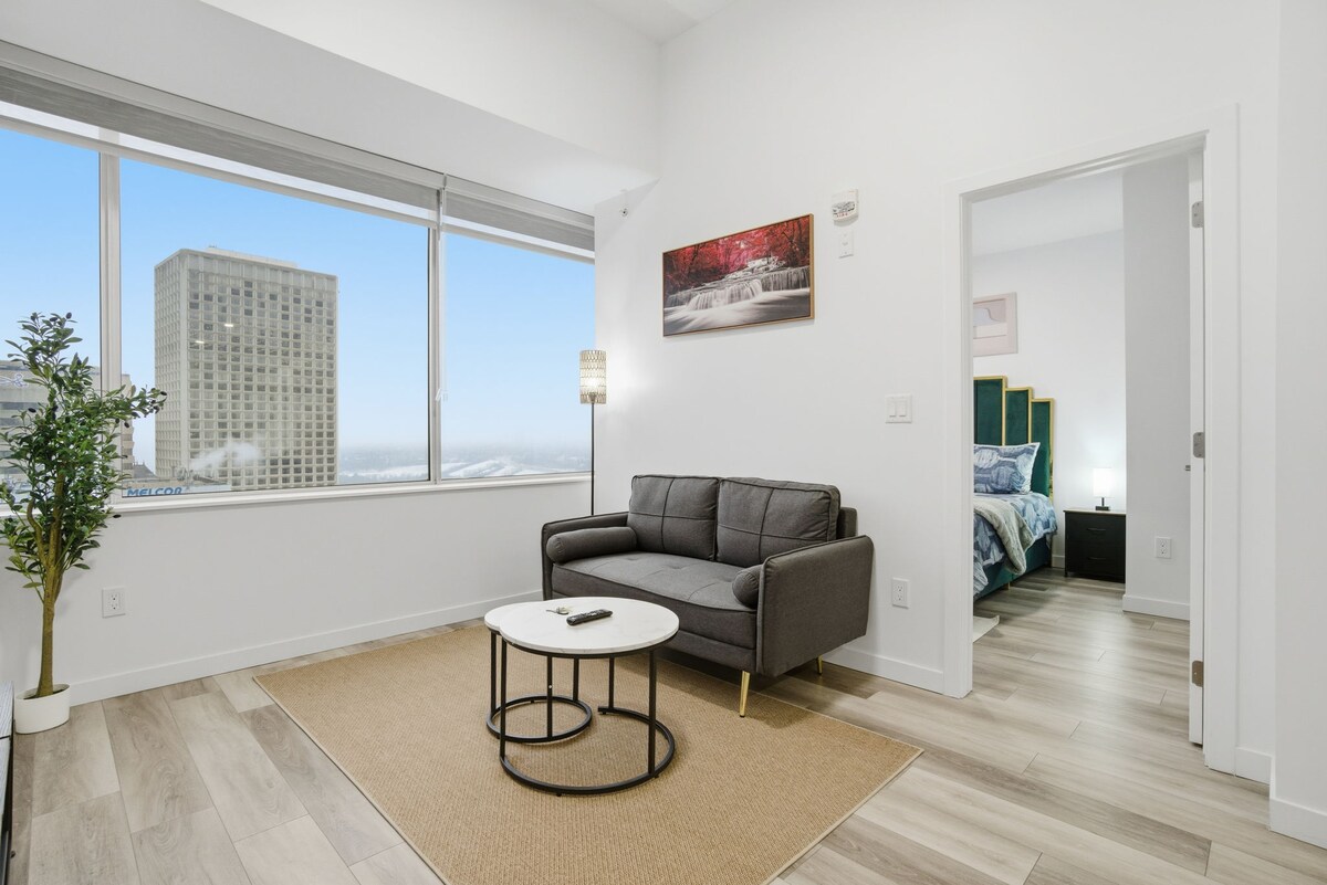 Clean & Cozy Suite, 5 Min To Rogers, Gym + Parking - Apartments for ...