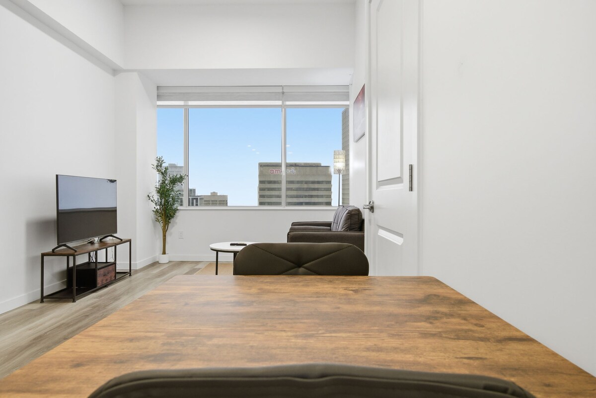 Clean & Cozy Suite, 5 Min To Rogers, Gym + Parking - Apartments for ...