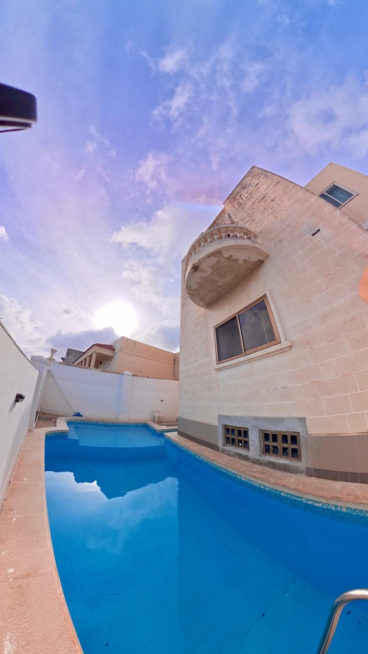 Luxury Villa Whit Pool, Front Of Beach & Waterpark - Malta