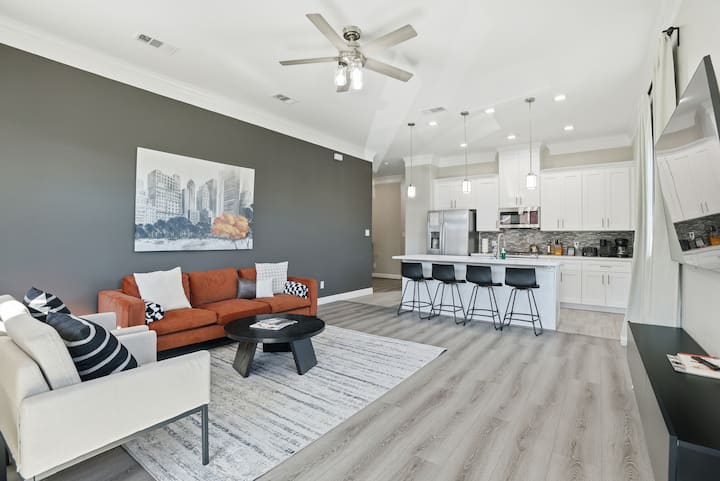 O14a Single-story 2br, King Beds, Workspaces + Gym - Fort Bend Houston - Houston