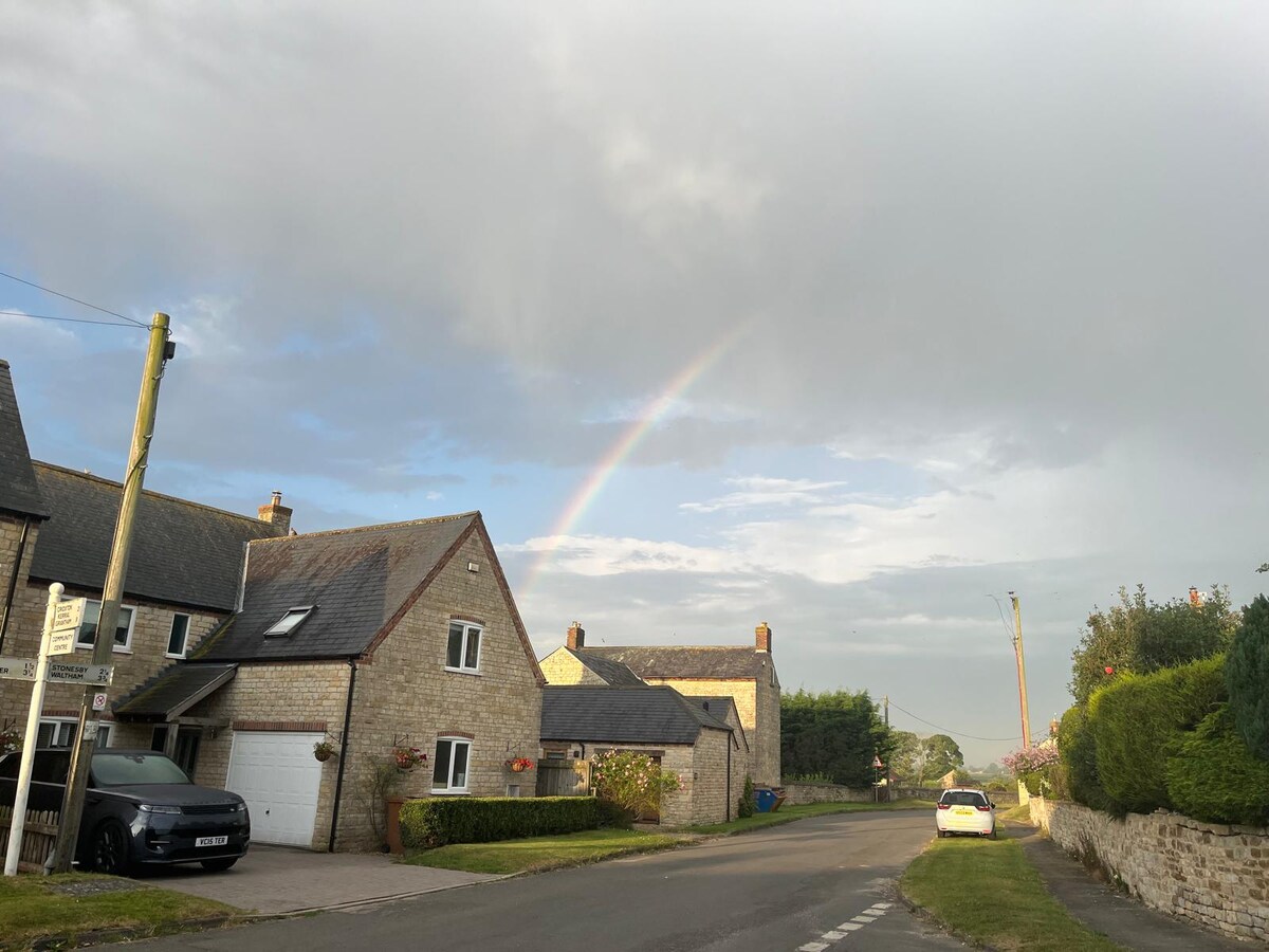 Beautiful old style modern house with local pub - Houses for Rent in ...