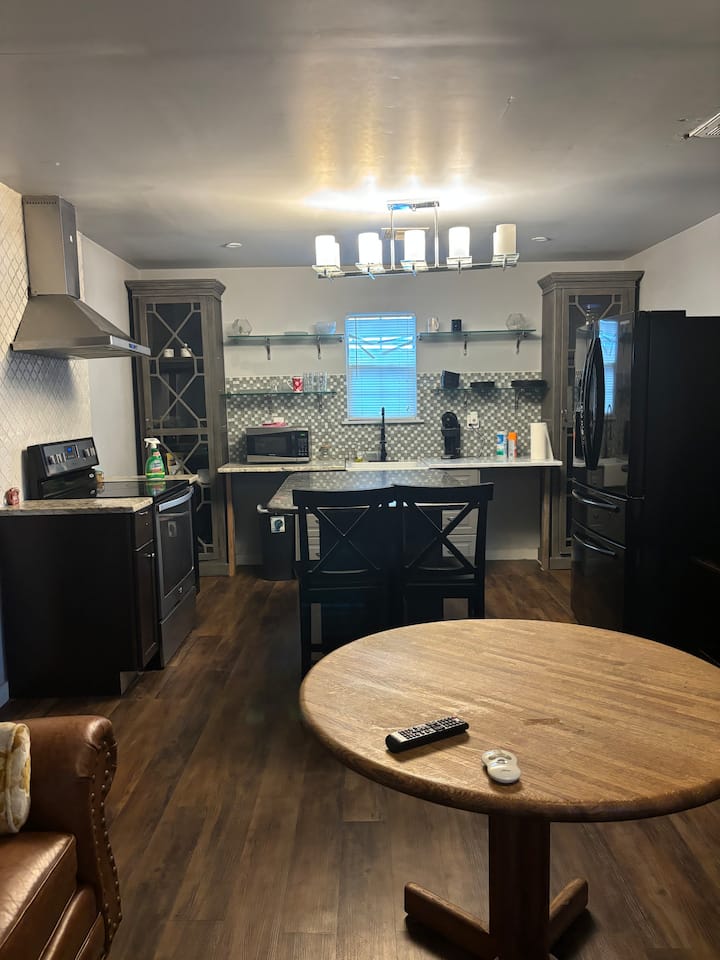 Big Gray House - Bishop, TX