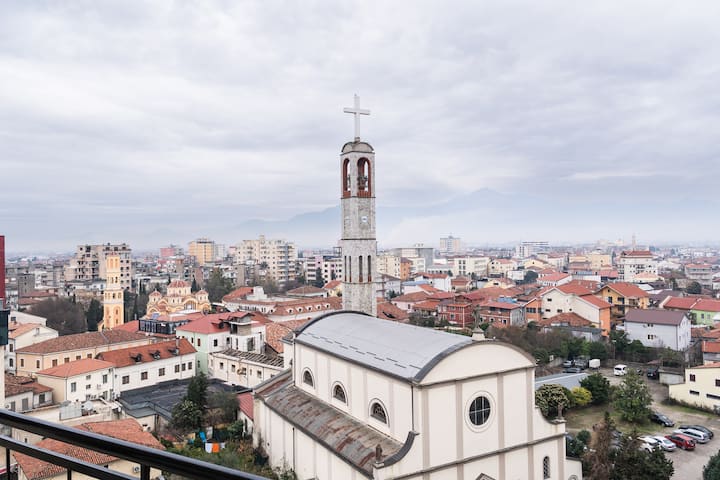 City Center Stay W/ Balcony View | 2br, Sleeps 5 - Shkodër