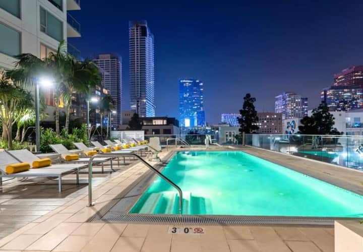 Lux King Bed W Pool/jacuzzi/rooftop/gym/parikng - Hollywood, CA