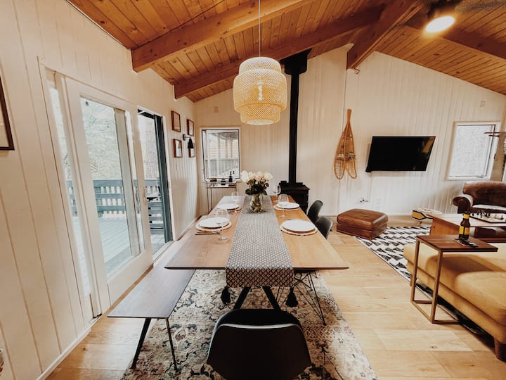 Mid-century Modern Mountain Escape •Chic•cozy• - Running Springs, CA