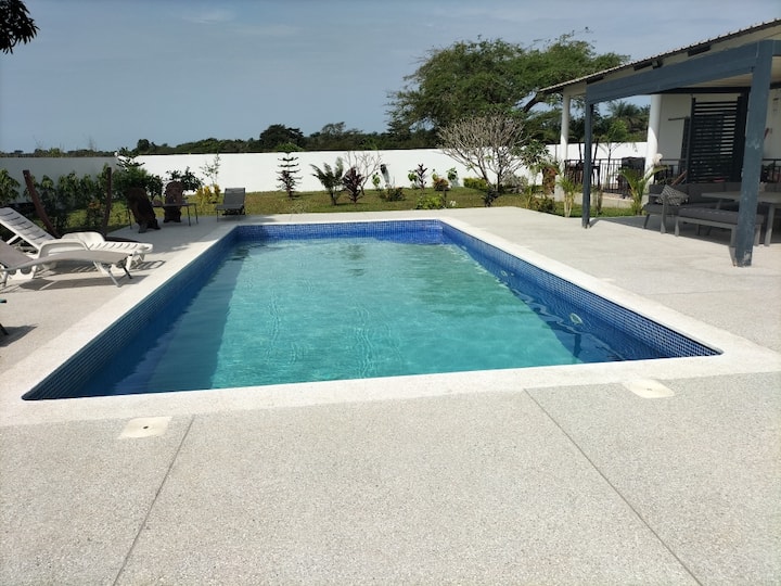 Maison Avec 2 Chambres 
Accès à Piscine Privée - Sénégal