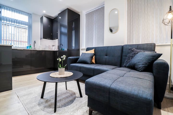The Eden • 1br Apt • Luxe Shower & Smart Tv - High Wycombe