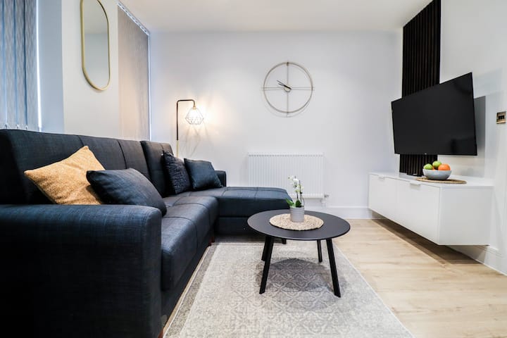 The Eden • 1br Apt • Luxe Shower & Smart Tv - High Wycombe