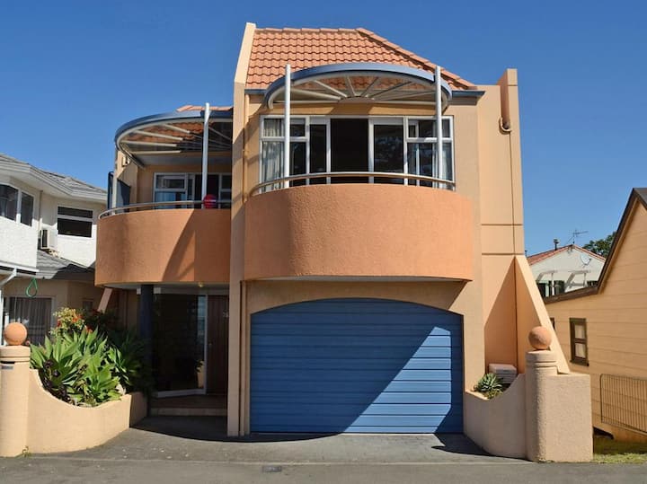 Barrons By The Beach - Napier