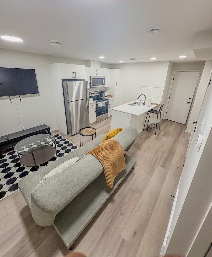 Basement Suite 20 Minutes From Edm Airport. - Edmonton