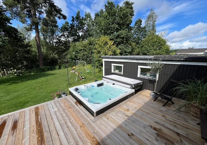 Koppla Av I Jacuzzin, Naturskönt Område. Nära City - Jönköping